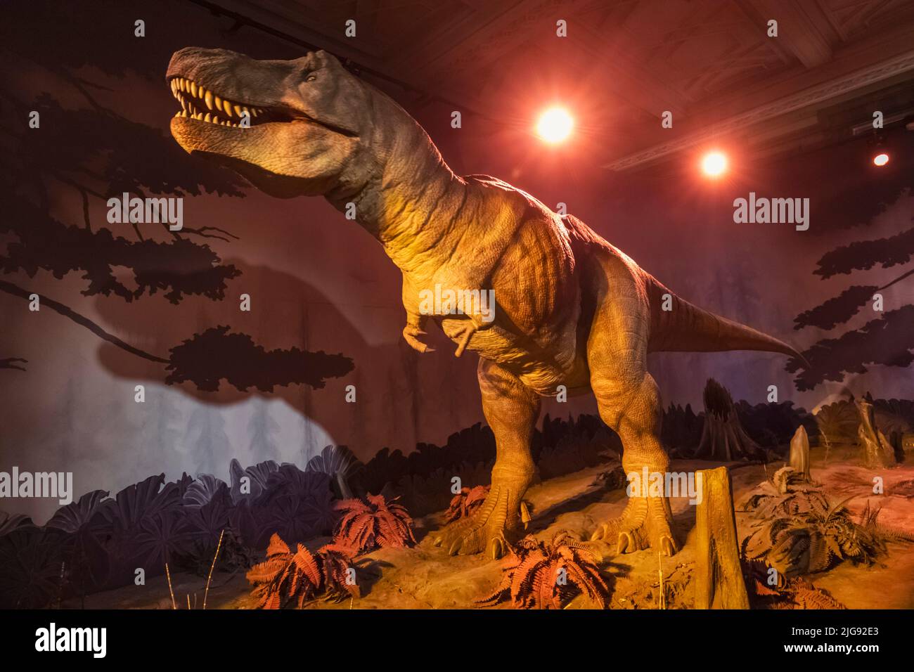 England, London, South Kensington, Natural History Museum, Animatonic ...