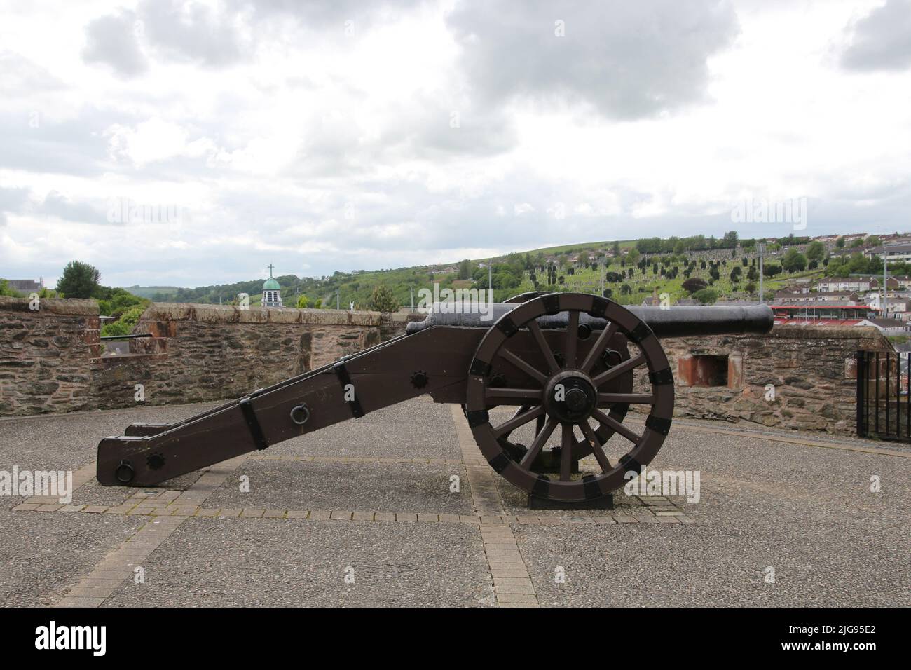 Old cannon on the city wall of Derry-Londonderry, Northern Ireland ...