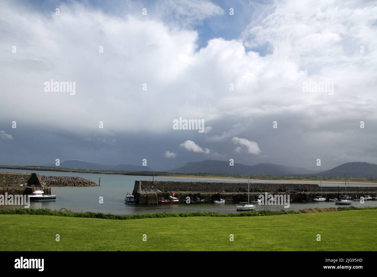 Mullaghmore harbor hi-res stock photography and images - Alamy