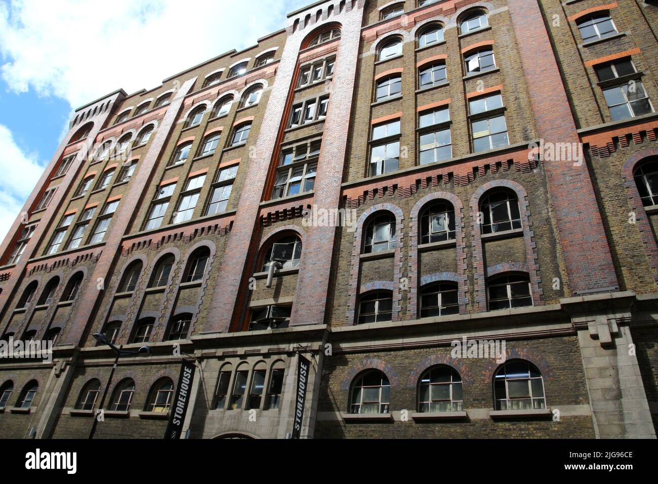 Guinness brick building hi-res stock photography and images - Alamy