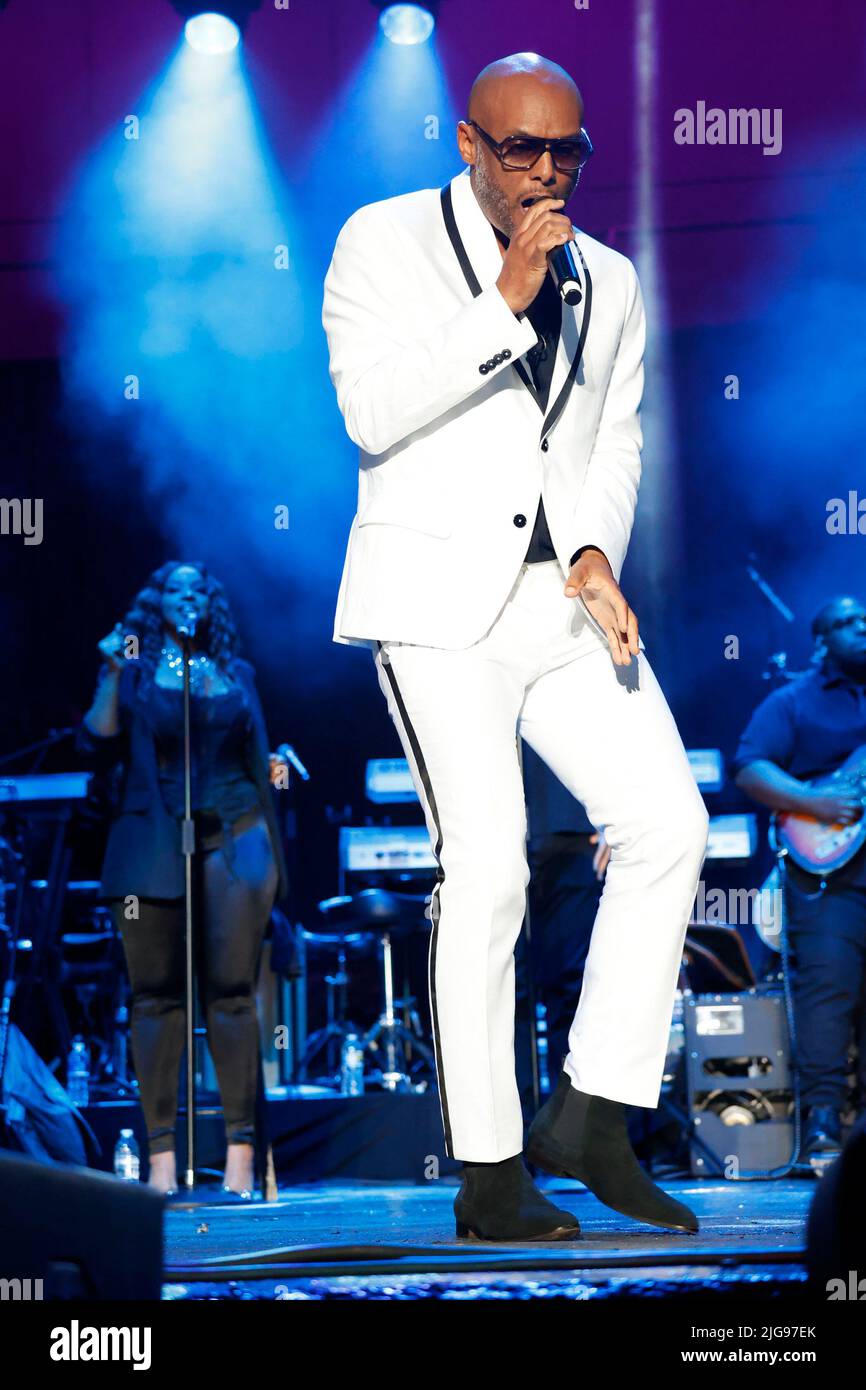 Singer Kenny Lattimore performed live at the Dell music Center Summer ...