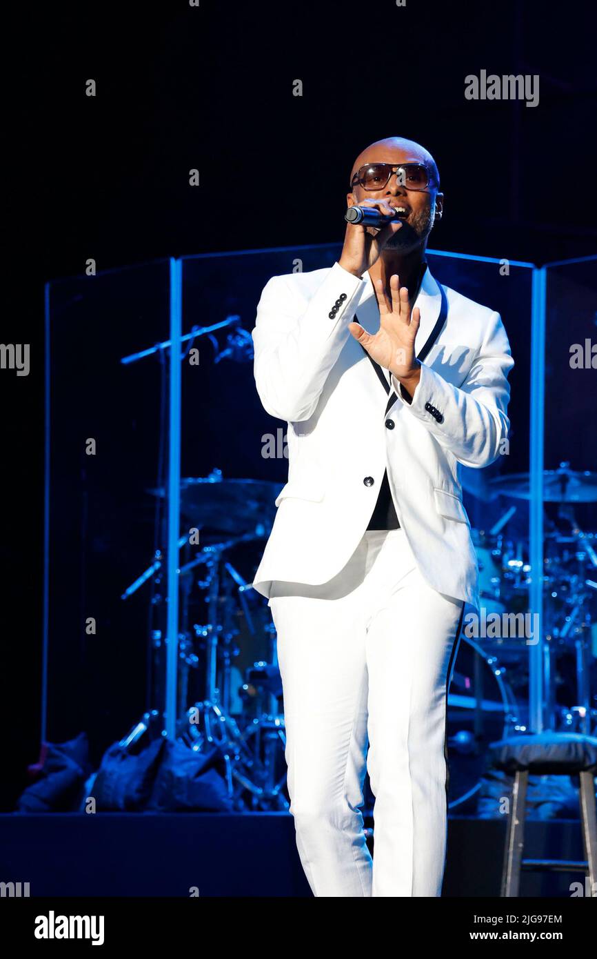 Singer Kenny Lattimore performed live at the Dell music Center Summer ...