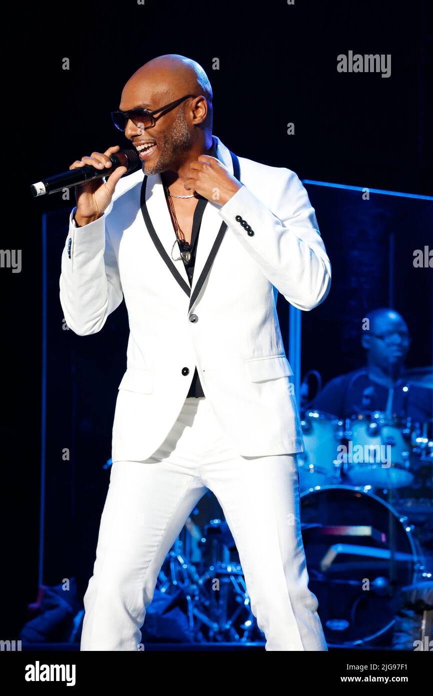 Singer Kenny Lattimore performed live at the Dell music Center Summer ...