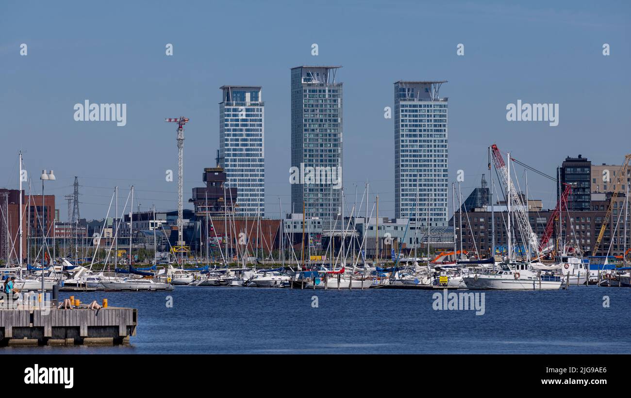 Buildings on waterfront properties downtown Helsinki on a summer day ...