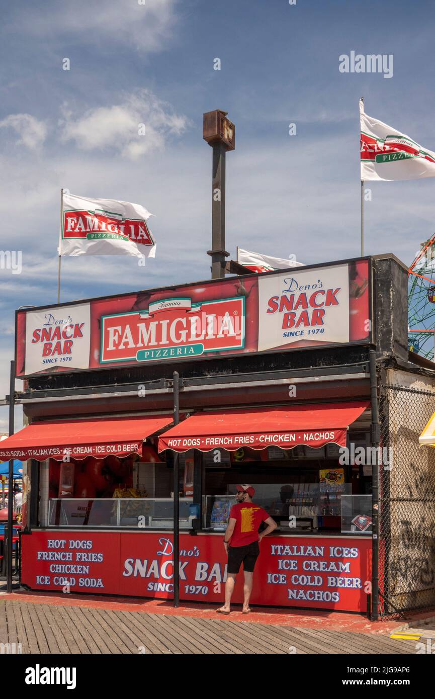 Food stand coney island boardwalk hi-res stock photography and images ...