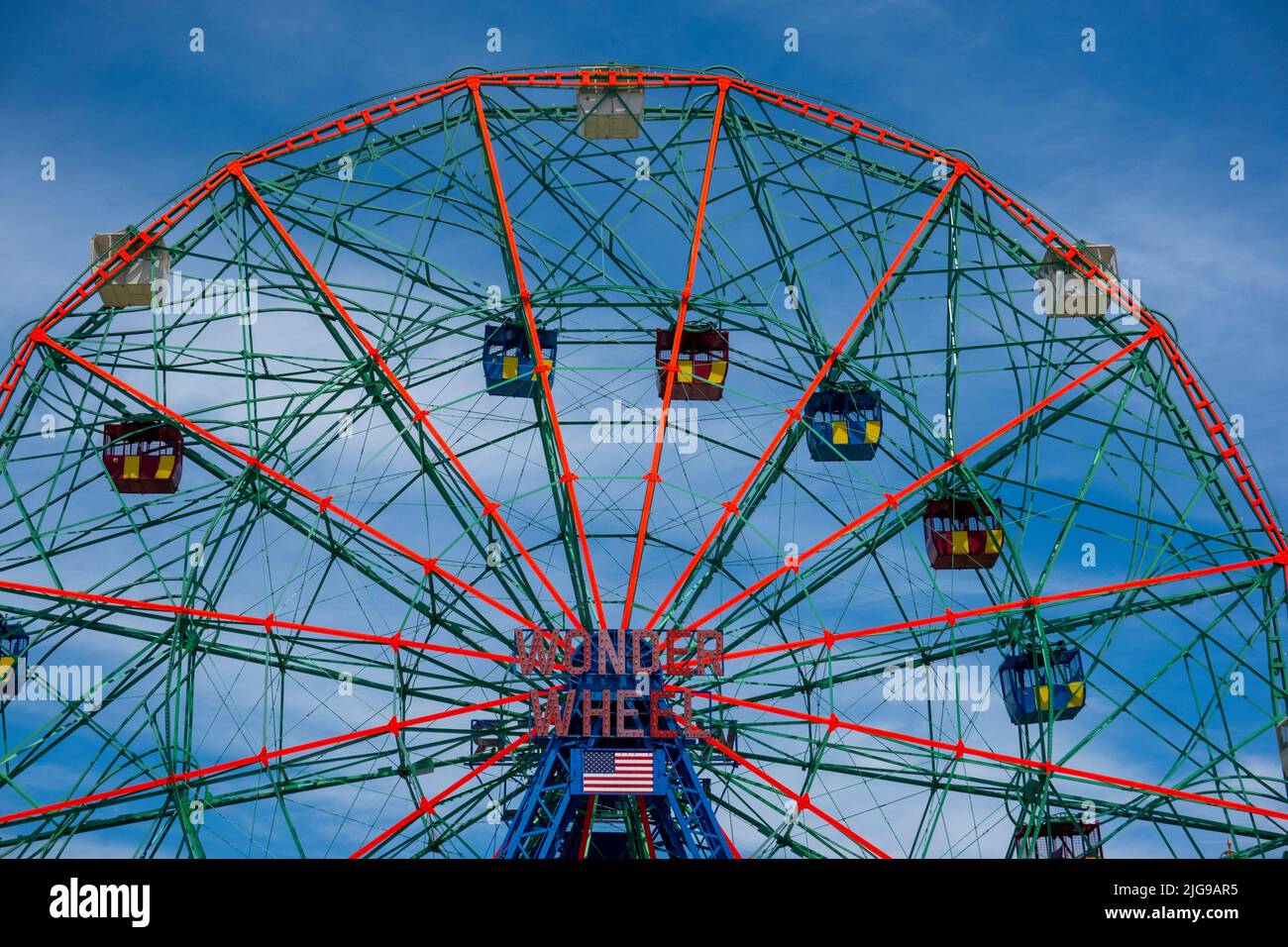 Wonder wheel astroland amusement park hi-res stock photography and ...