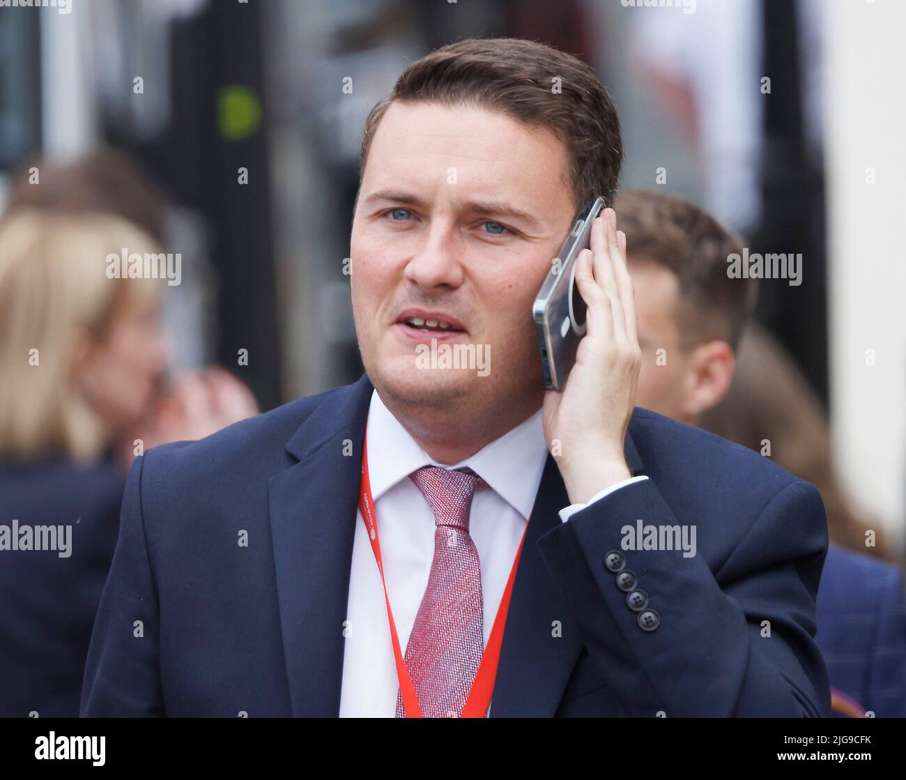 Boris johnson 2022 shadow hi-res stock photography and images - Alamy