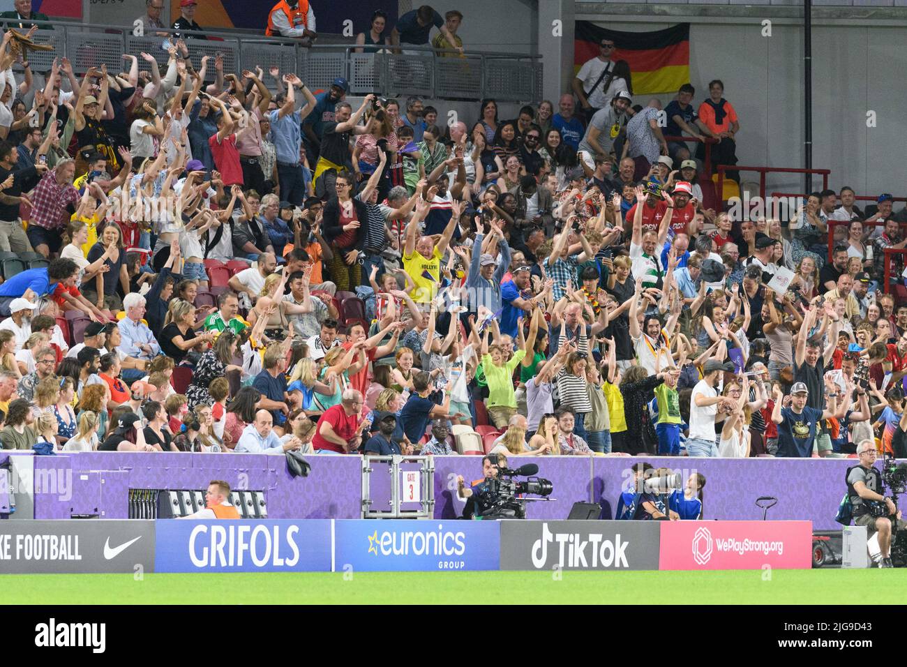 Mexican wave euros hi-res stock photography and images - Alamy