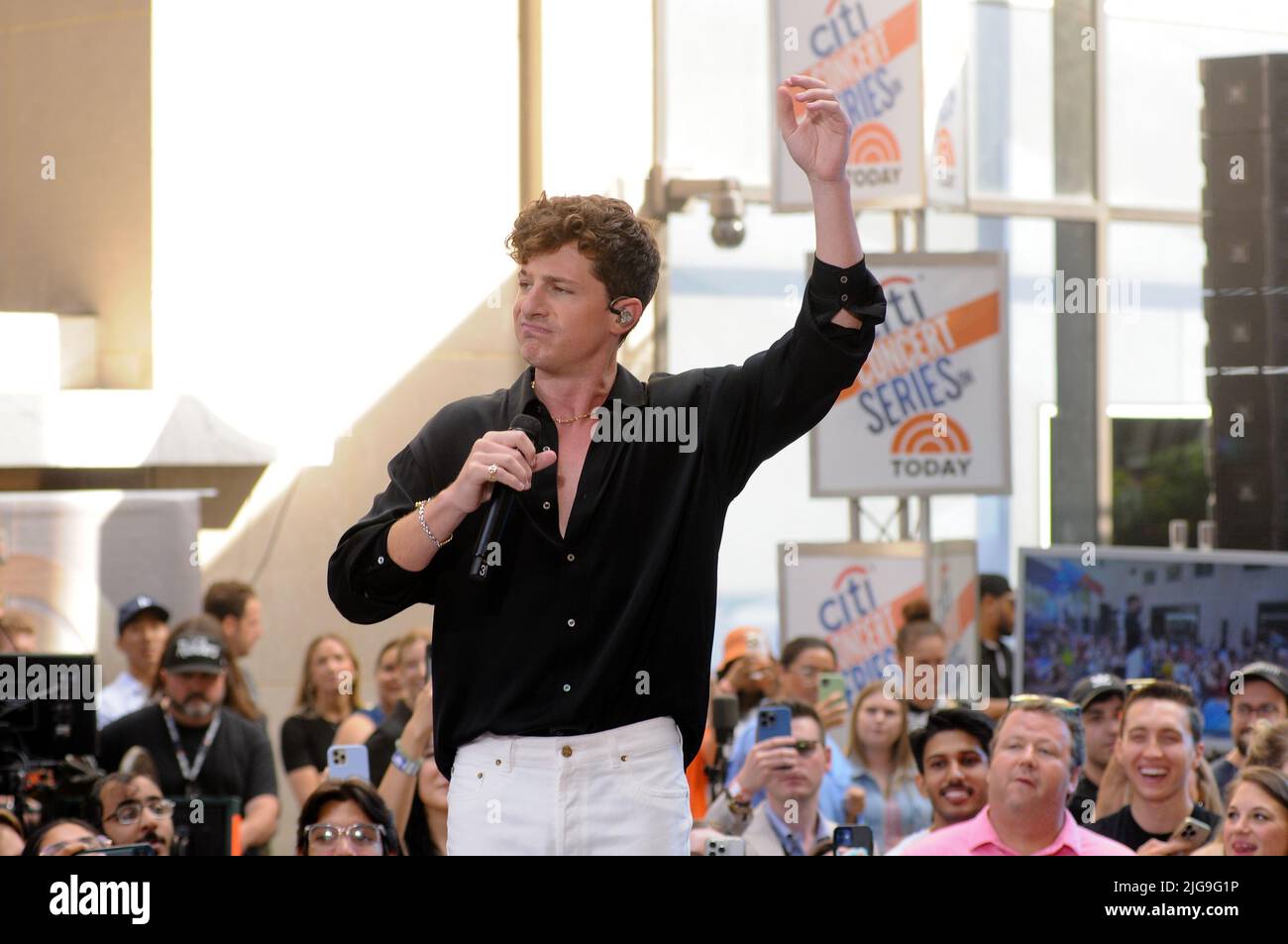 Charlie puth on stage hi-res stock photography and images - Alamy
