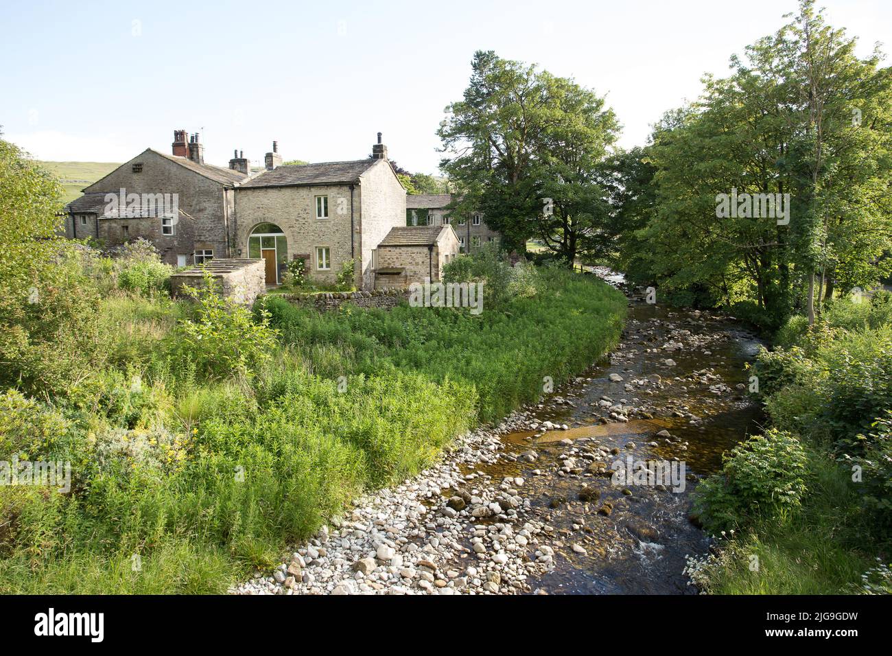 Beautiful village yorkshire dales hi-res stock photography and images ...