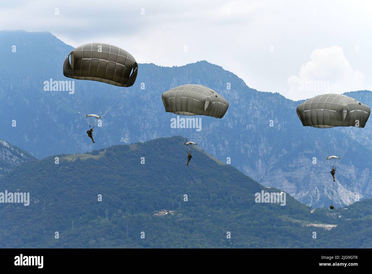 4th alpini paratroopers regiment hi-res stock photography and images ...