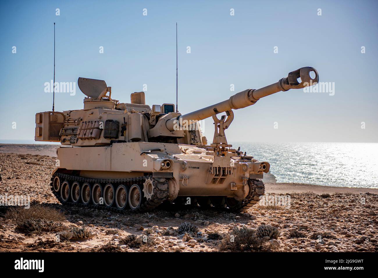 A cannon crewmember hi-res stock photography and images - Alamy