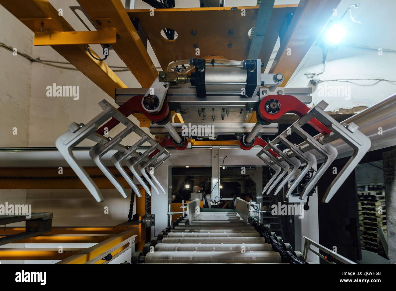 Lifting jaw grip of bag stacking machine Stock Photo - Alamy