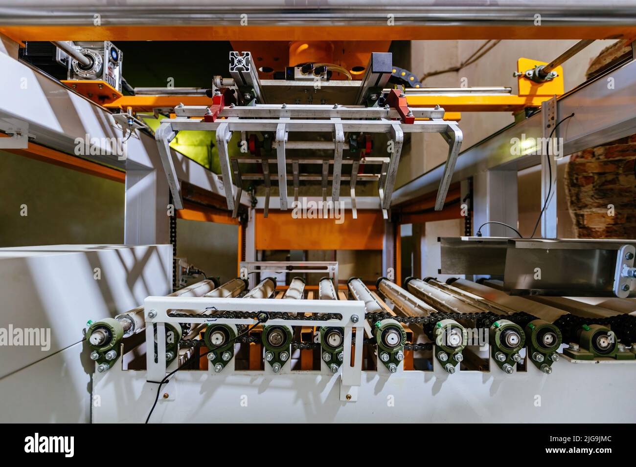 Lifting jaw grip of bag stacking machine Stock Photo - Alamy