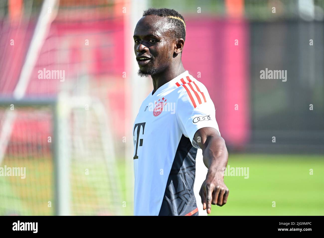 Sadio mane 2022 training hi-res stock photography and images - Alamy