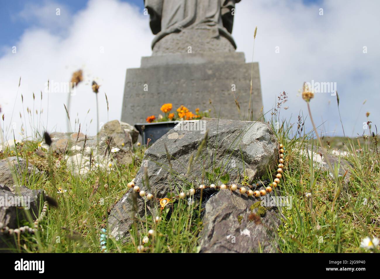 Saint kneel prayer hi-res stock photography and images - Alamy
