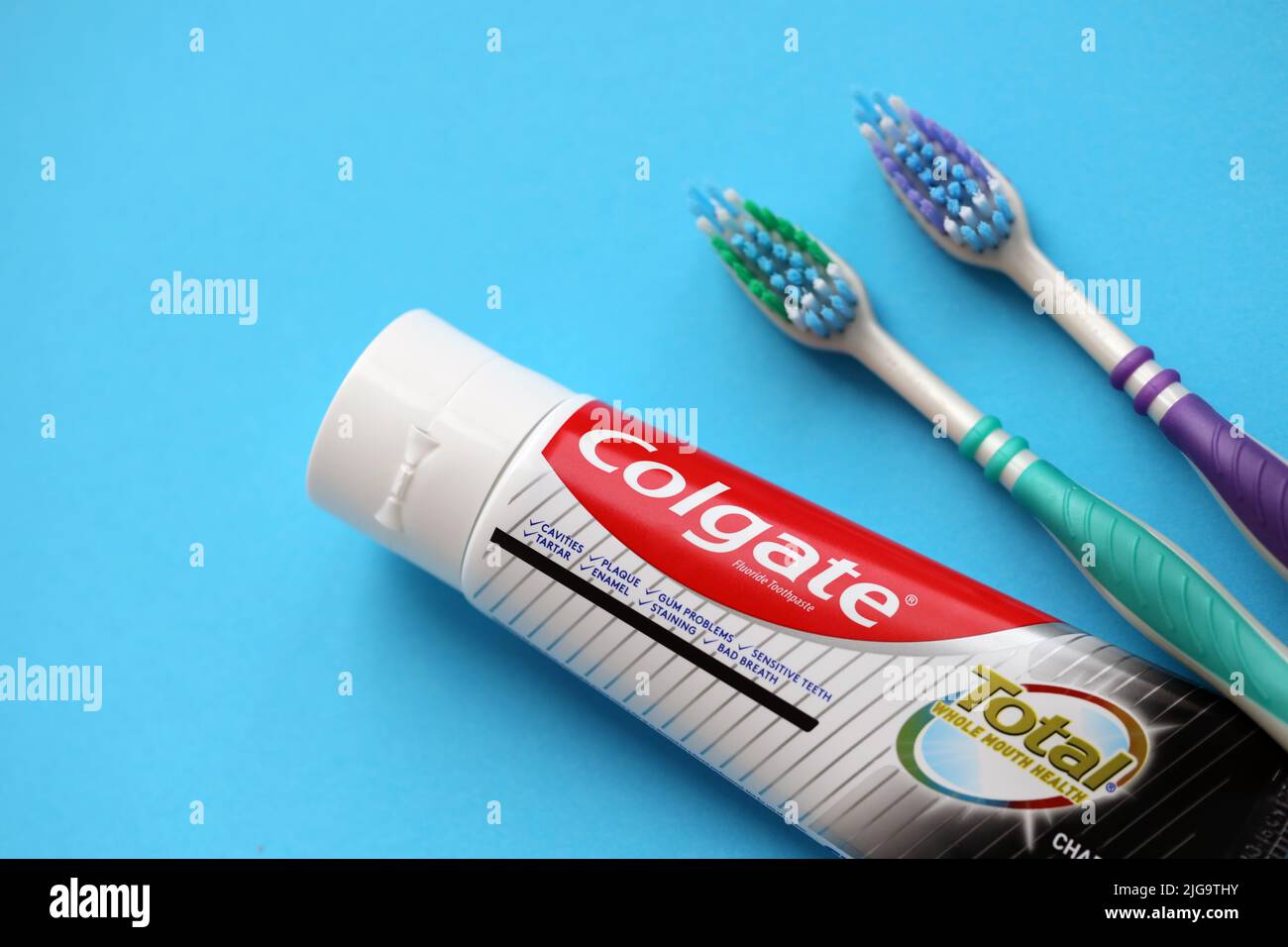 Full image toothpaste and toothbrush hi-res stock photography and ...