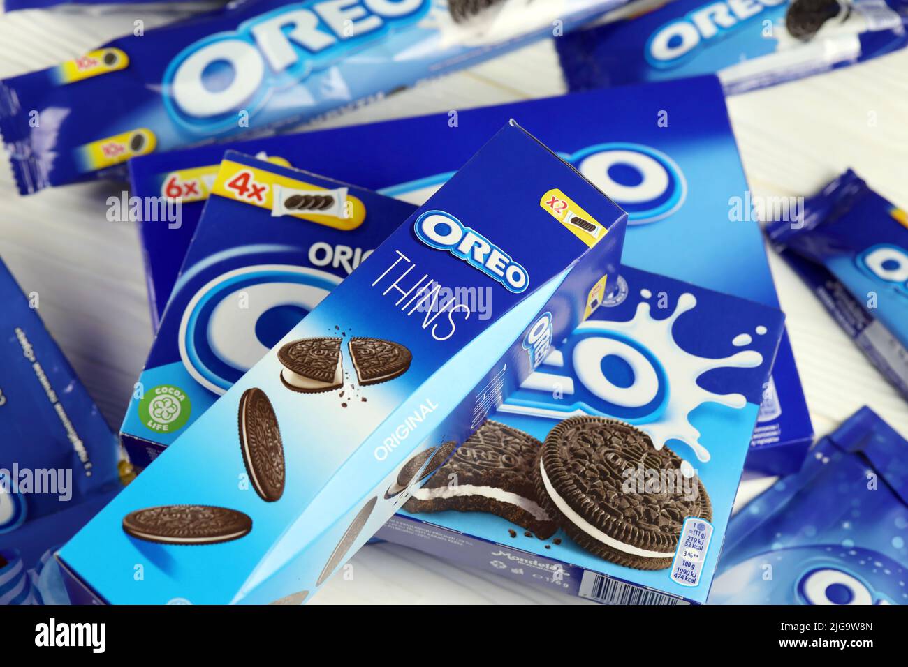 KHARKIV, UKRAINE - FEBRUARY 14, 2021: Oreo original and thins crispy ...