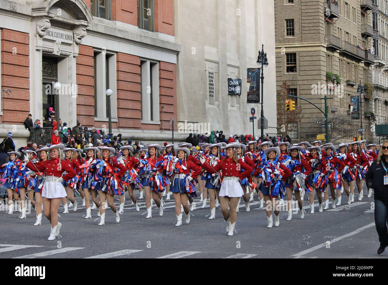 Thanksgiving parade native american hi-res stock photography and images ...