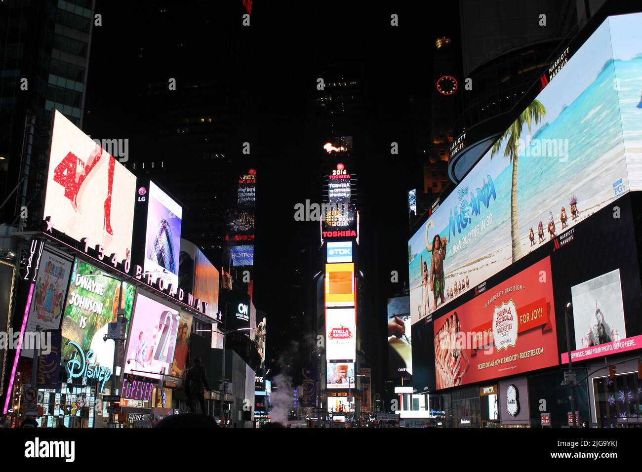 Dark ads hi-res stock photography and images - Alamy