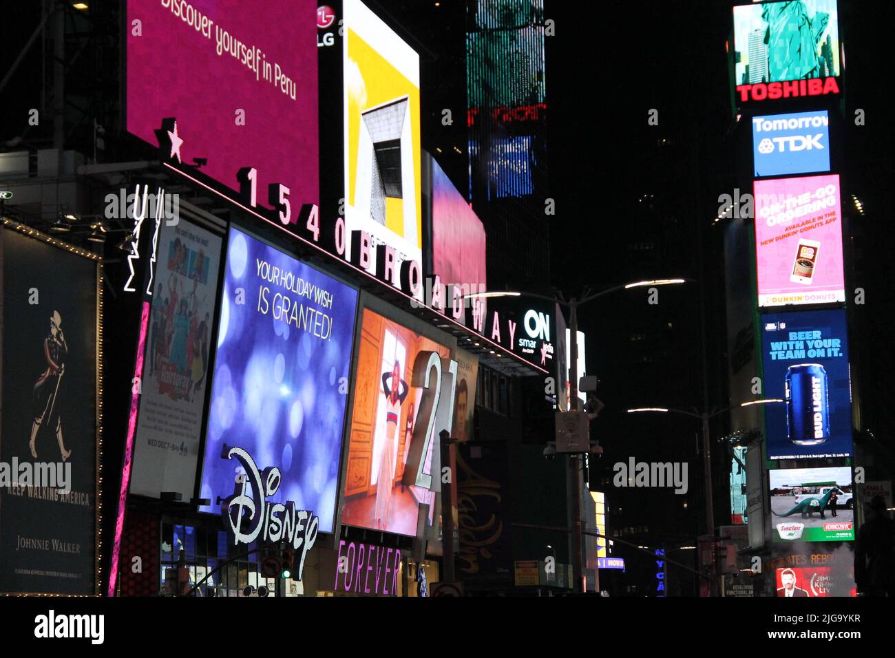 Screens times square hi-res stock photography and images - Alamy