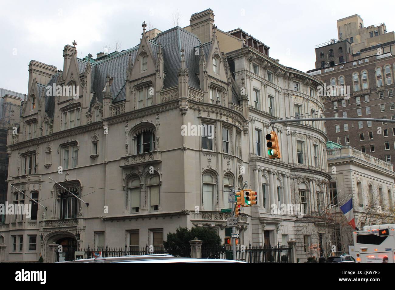 New york buildings deco hi-res stock photography and images - Alamy