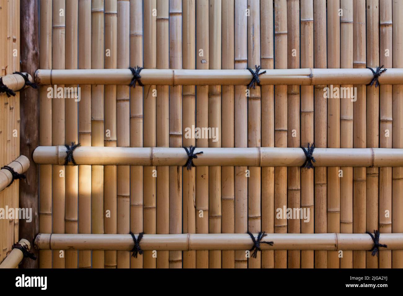 Bamboo wall Kiyosumi Gardens Tokyo Japan Stock Photo - Alamy