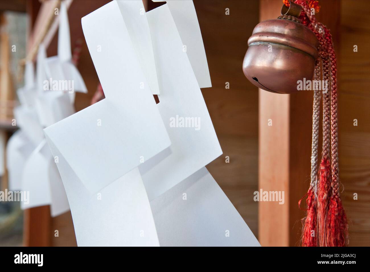 Symbole shinto hi-res stock photography and images - Alamy