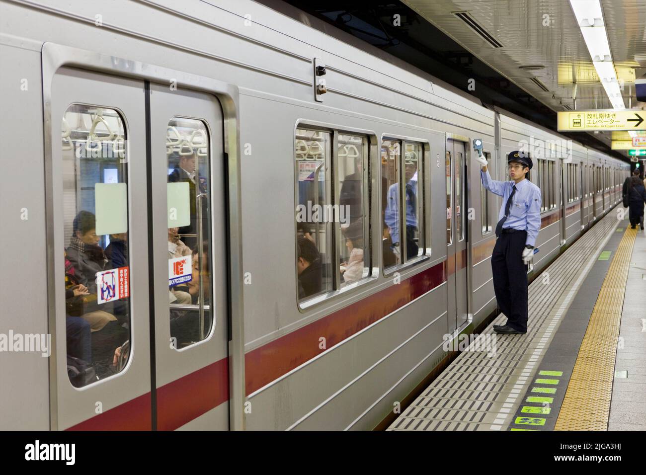 Conductor subway train tokyo hi-res stock photography and images - Alamy