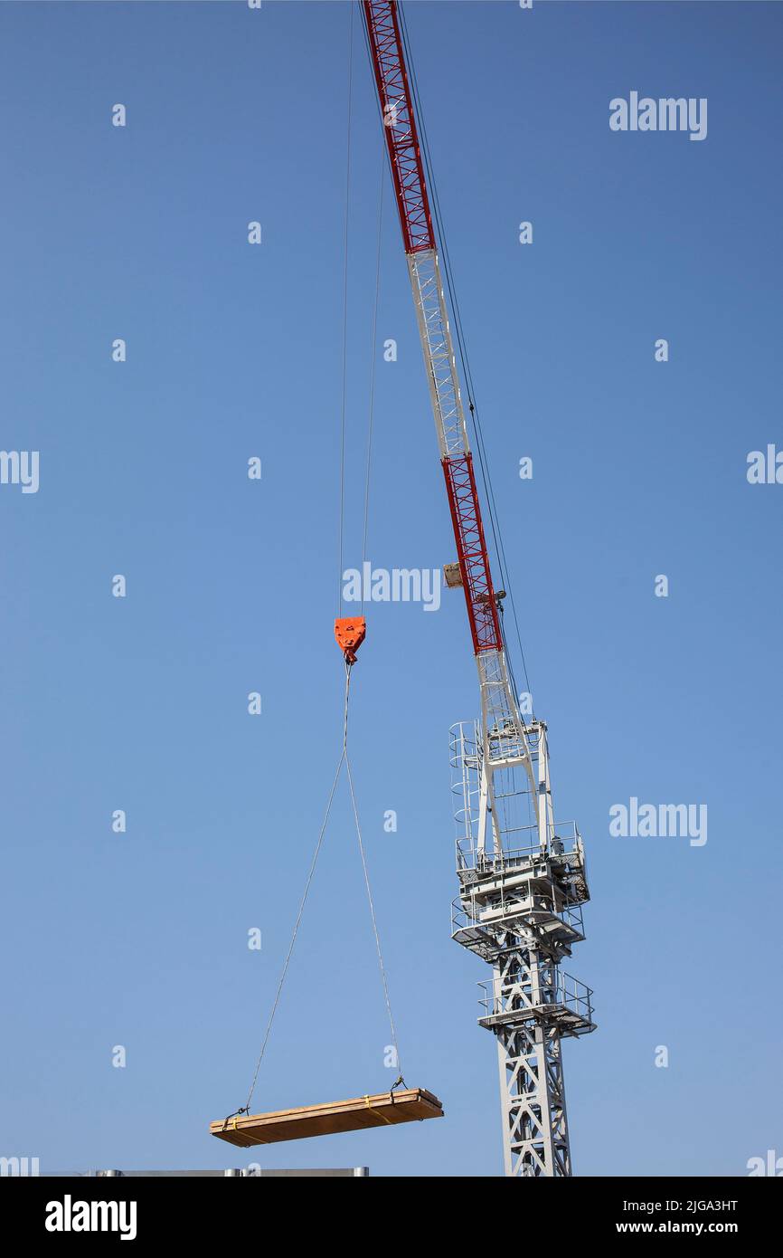 Construction crane in Nakaikegami, Tokyo, Japan Stock Photo - Alamy