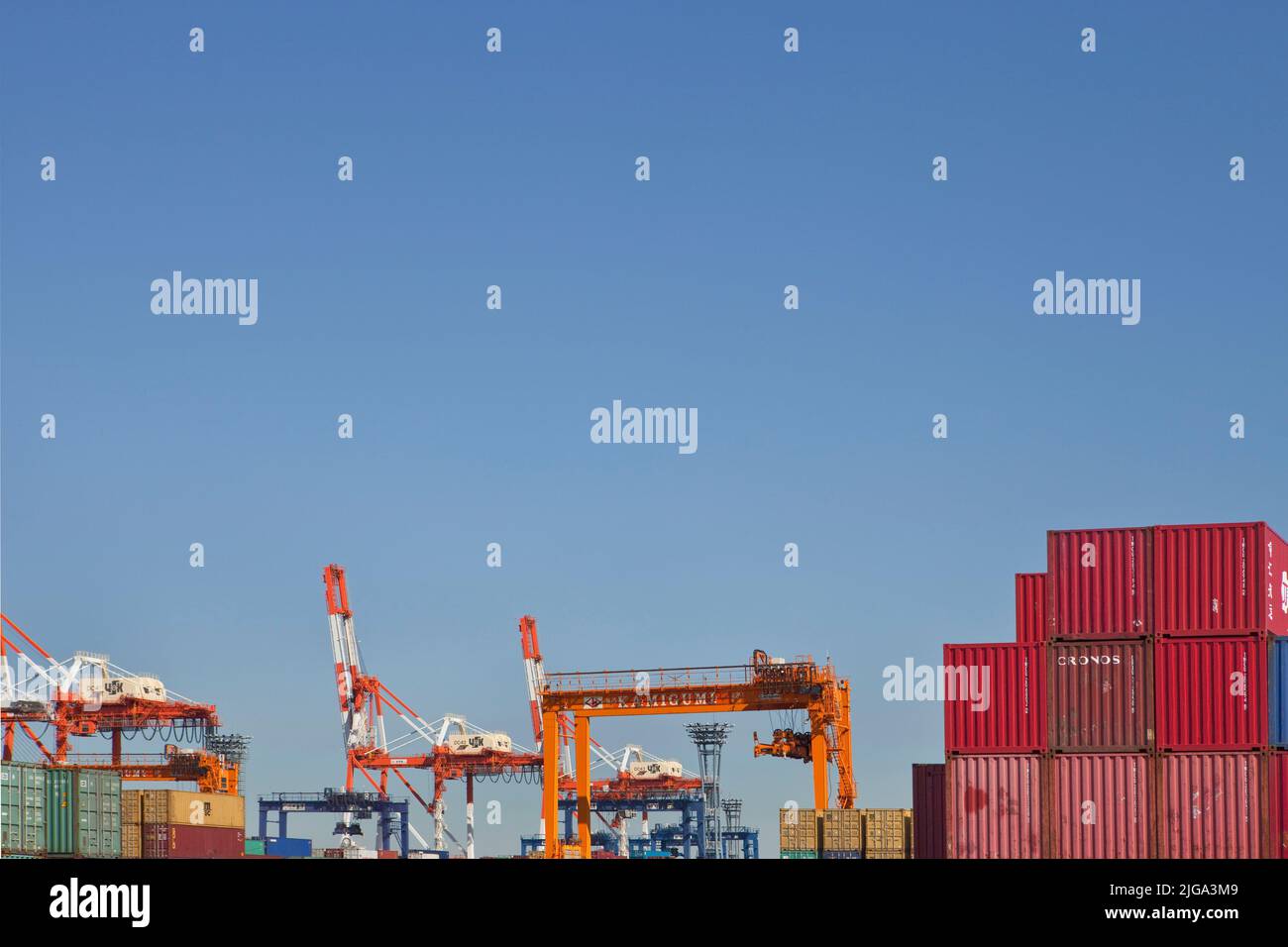 Crane load containers port Yokohama Japan H Stock Photo - Alamy