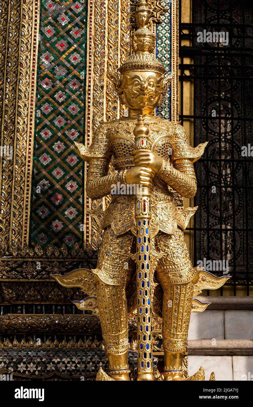 Wat Phra Kaew, Royal grand palace(emerald temple), Temple Emerald ...