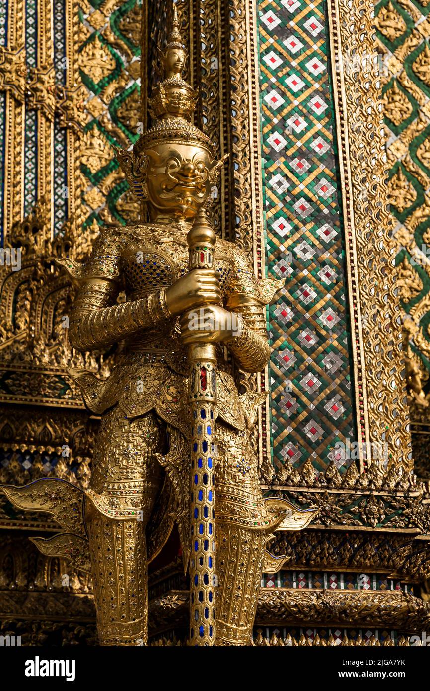 Wat Phra Kaew, Royal grand palace(emerald temple), Temple Emerald ...