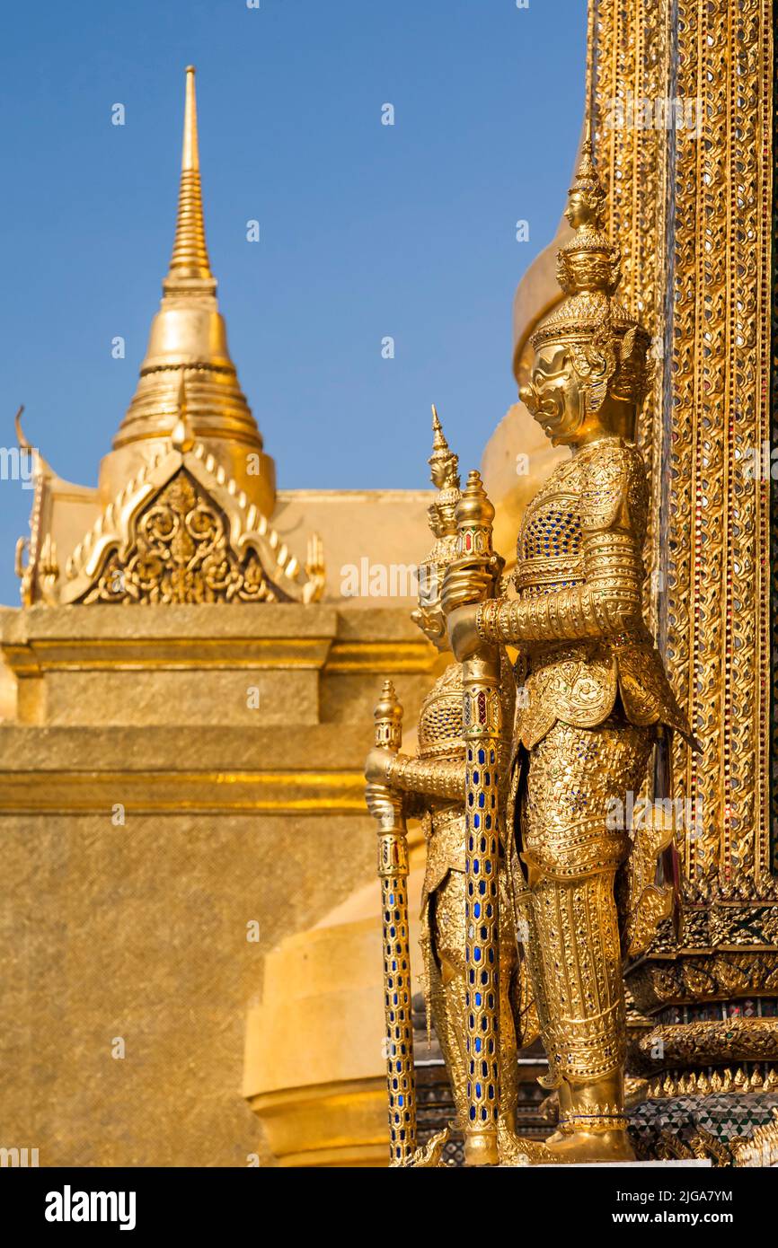 Doorway palace guards hi-res stock photography and images - Alamy