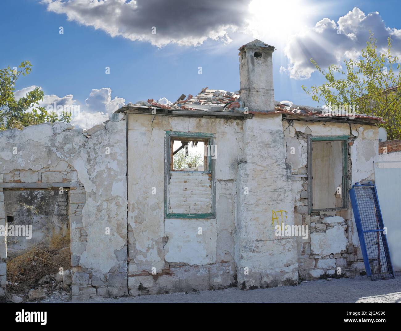Old broken buildings hi-res stock photography and images - Alamy