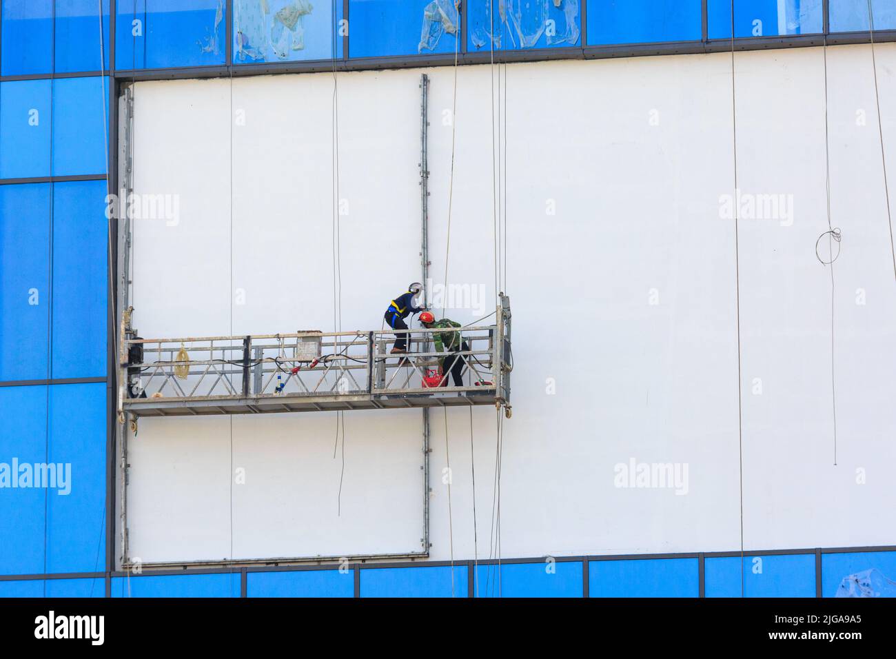 group of window washers hanging on ropes on a skyscraper facade Stock ...