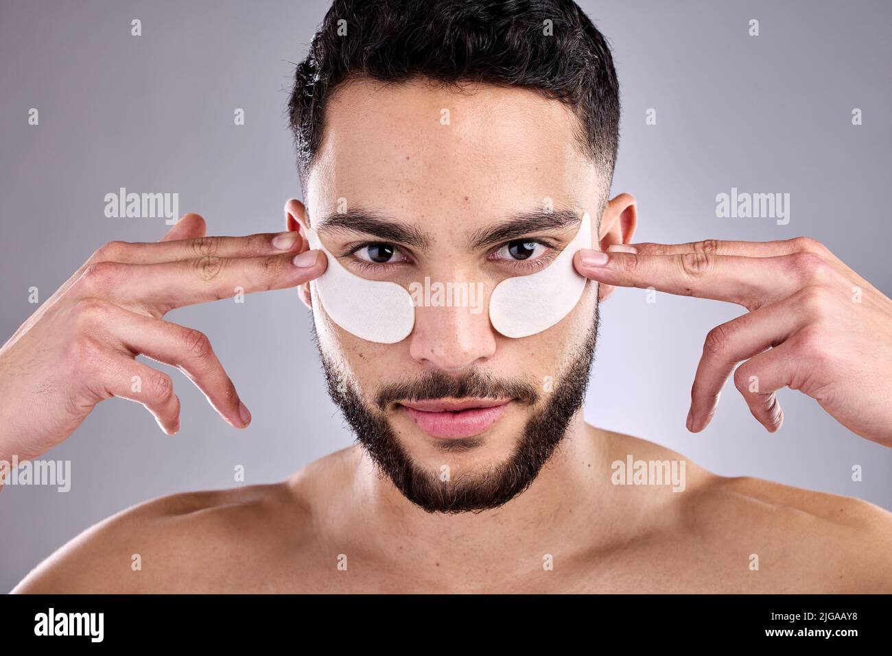 Man wearing eye patch hi-res stock photography and images - Alamy