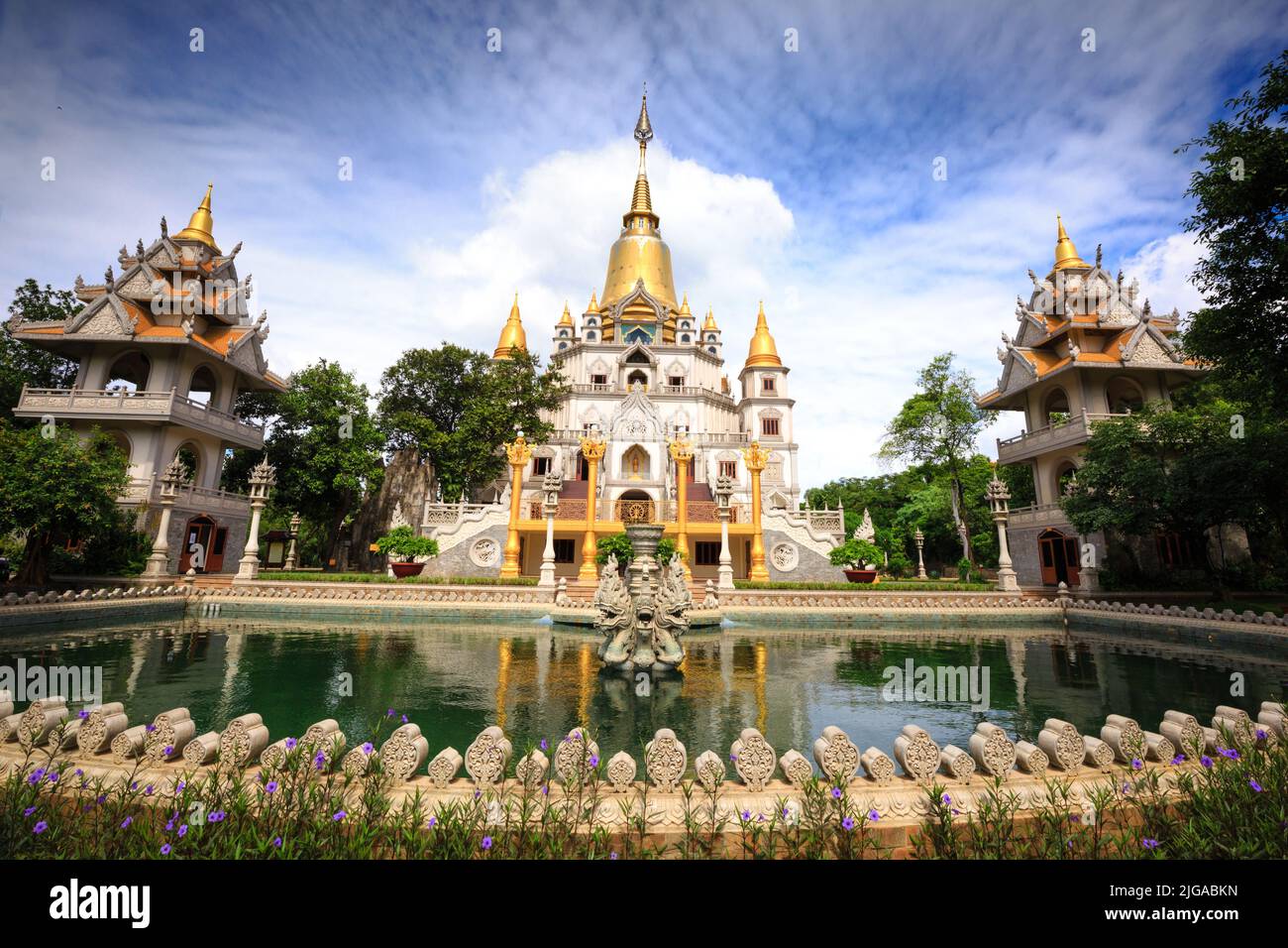 Buu long pagoda hi-res stock photography and images - Alamy