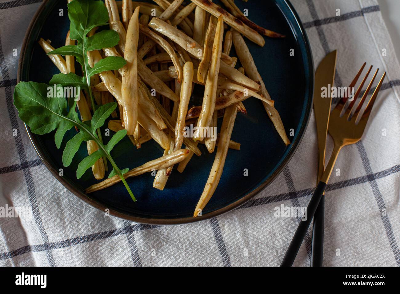 Roasted char-grilled green beans with fresh arugula Stock Photo - Alamy