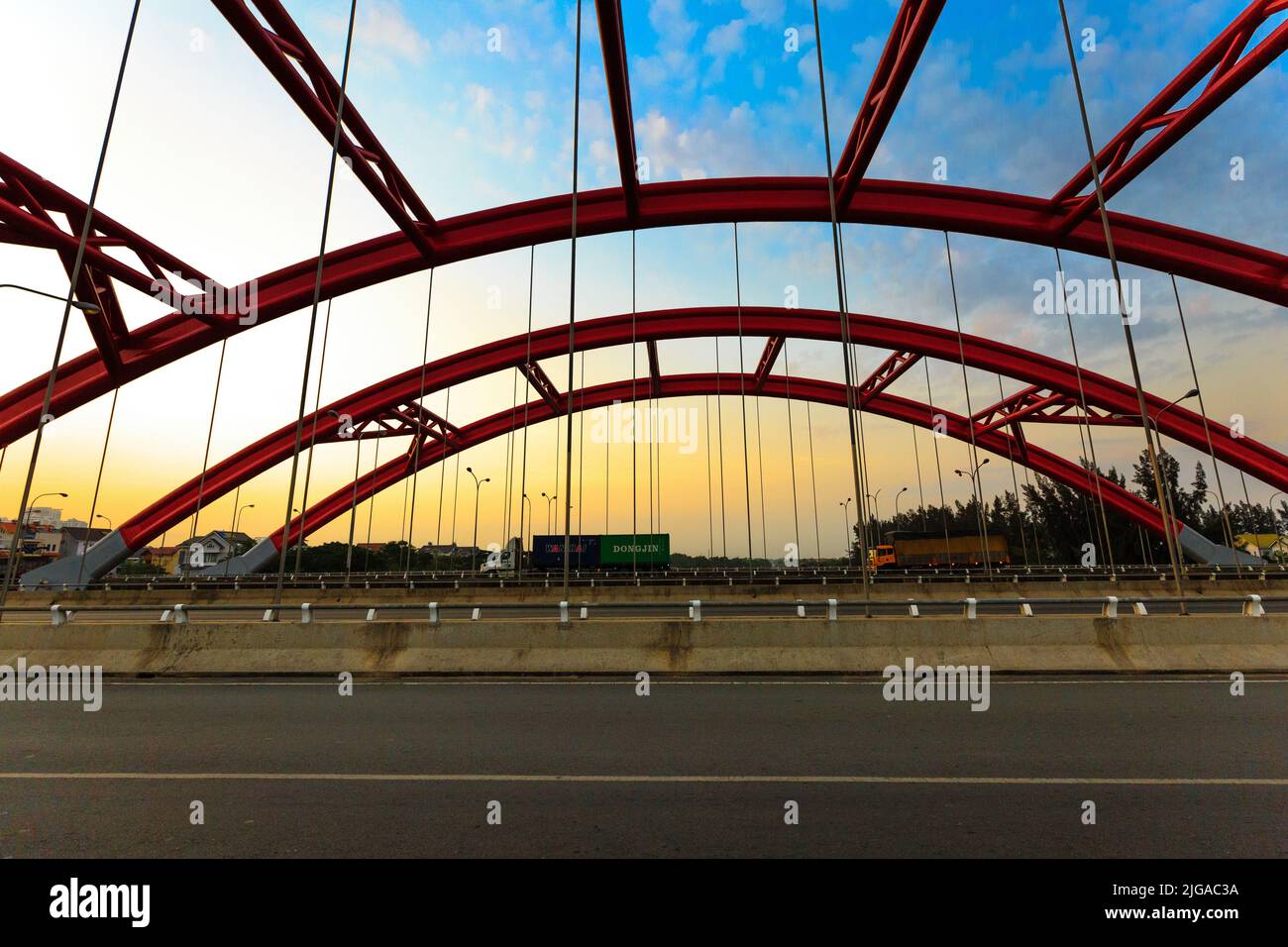 Multiple bridge arch perspective hi-res stock photography and images ...