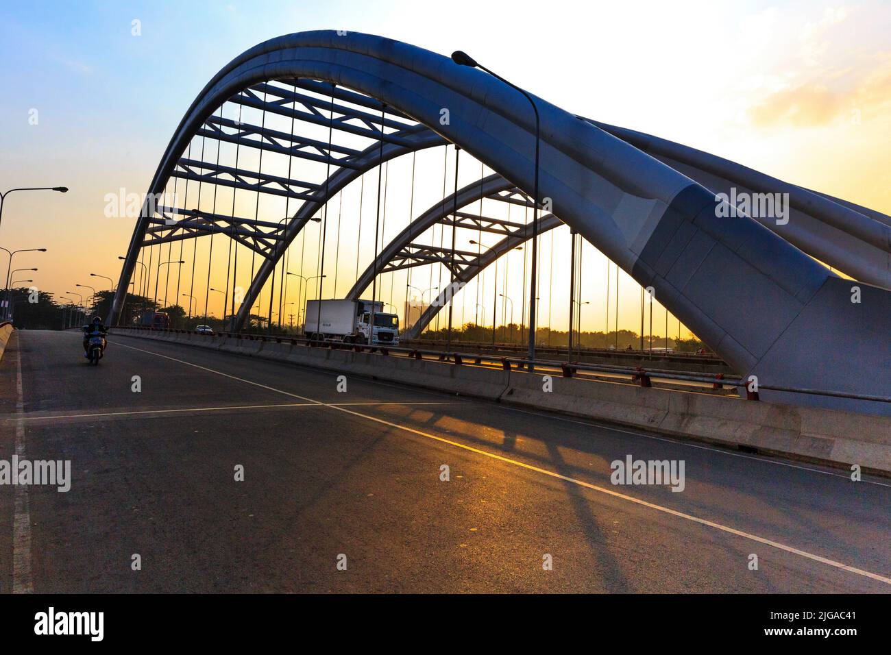 Multiple bridge arch perspective hi-res stock photography and images ...
