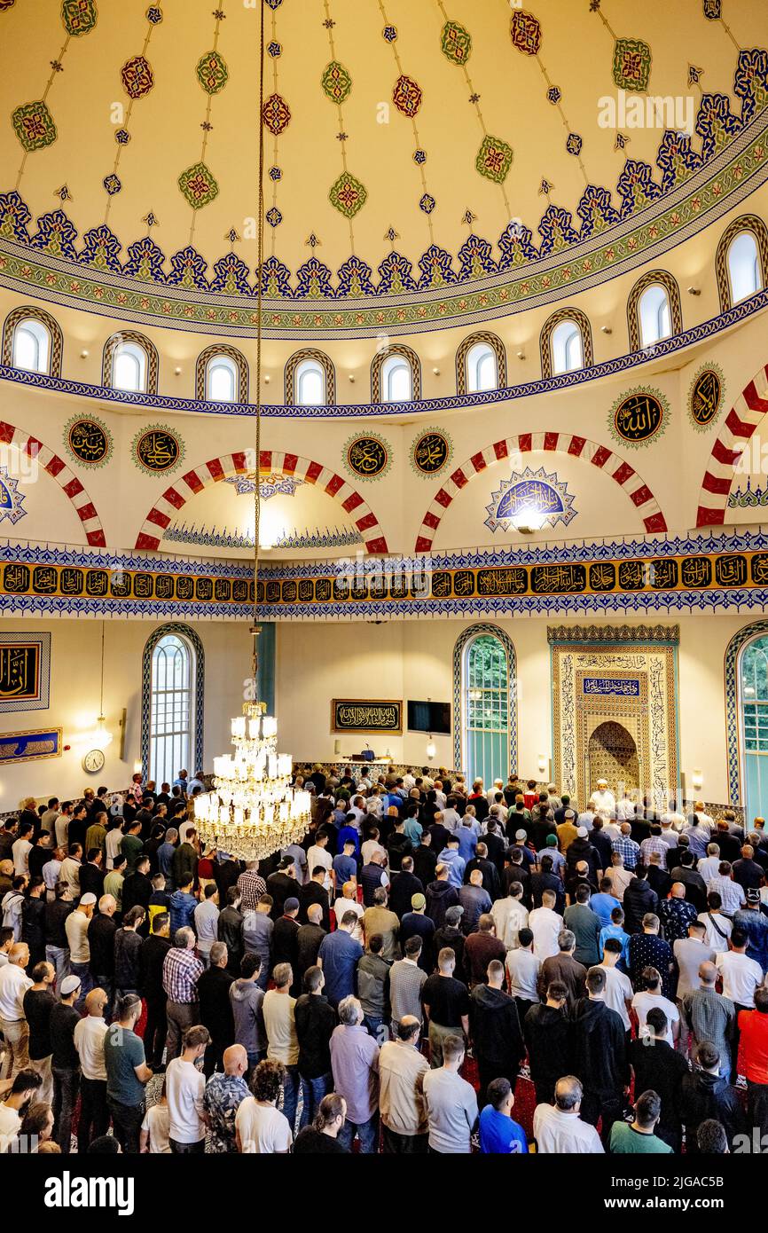 2022-07-09 06:28:00 ROTTERDAM - Muslims during morning prayers in the ...