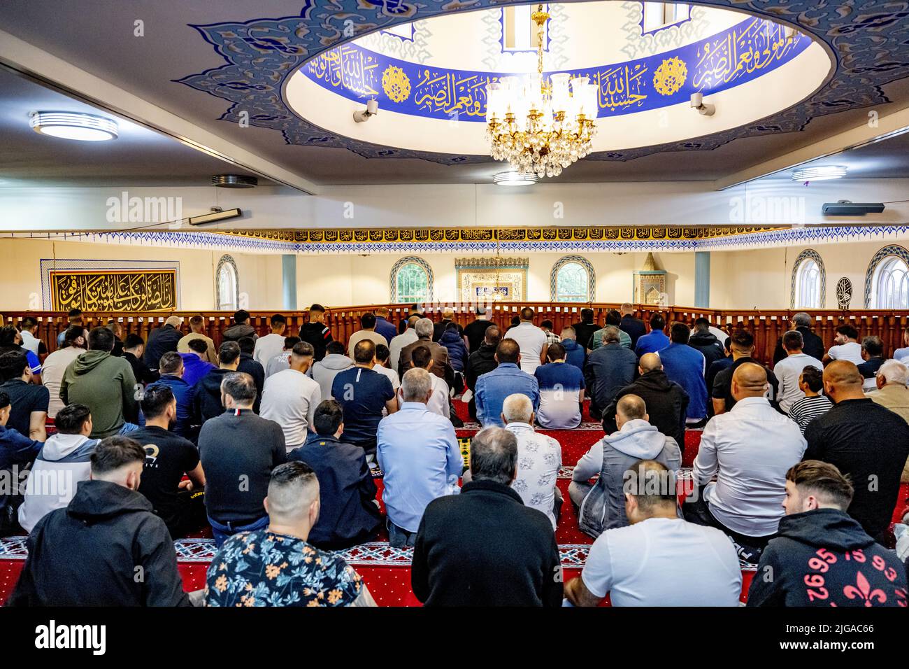 2022-07-09 06:33:50 ROTTERDAM - Muslims during morning prayers in the ...