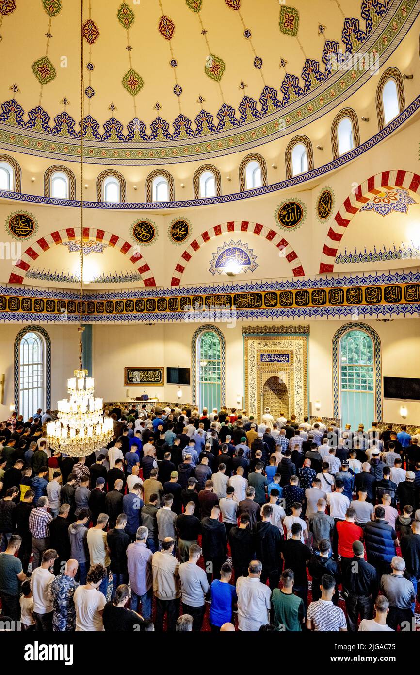 2022-07-09 06:29:42 ROTTERDAM - Muslims during morning prayers in the ...