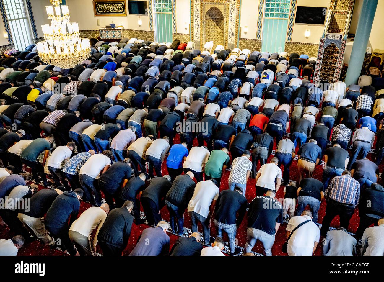 2022-07-09 06:30:19 ROTTERDAM - Muslims during morning prayers in the ...