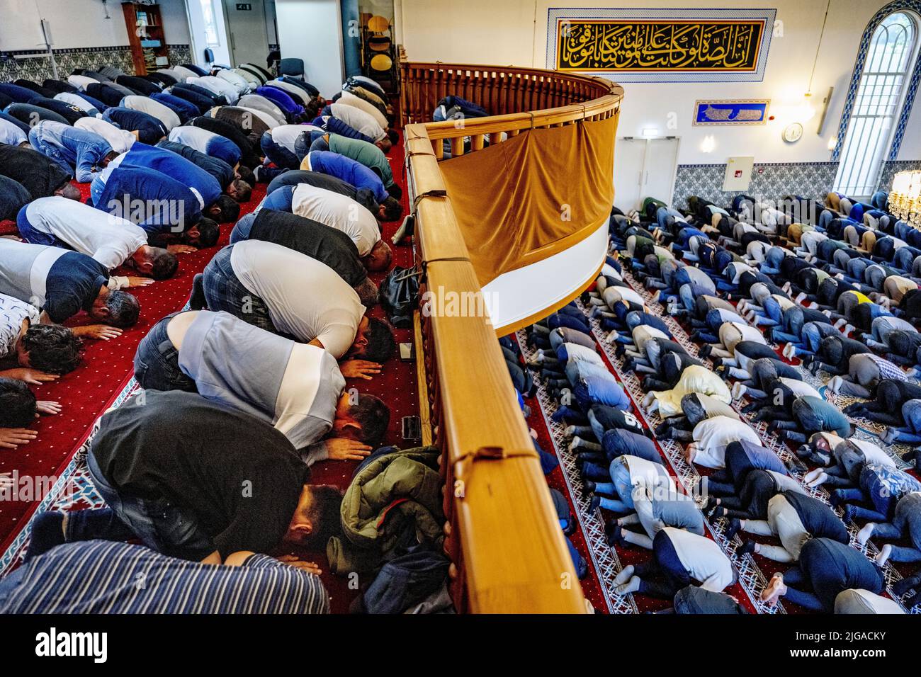 2022-07-09 06:30:43 ROTTERDAM - Muslims during morning prayers in the ...