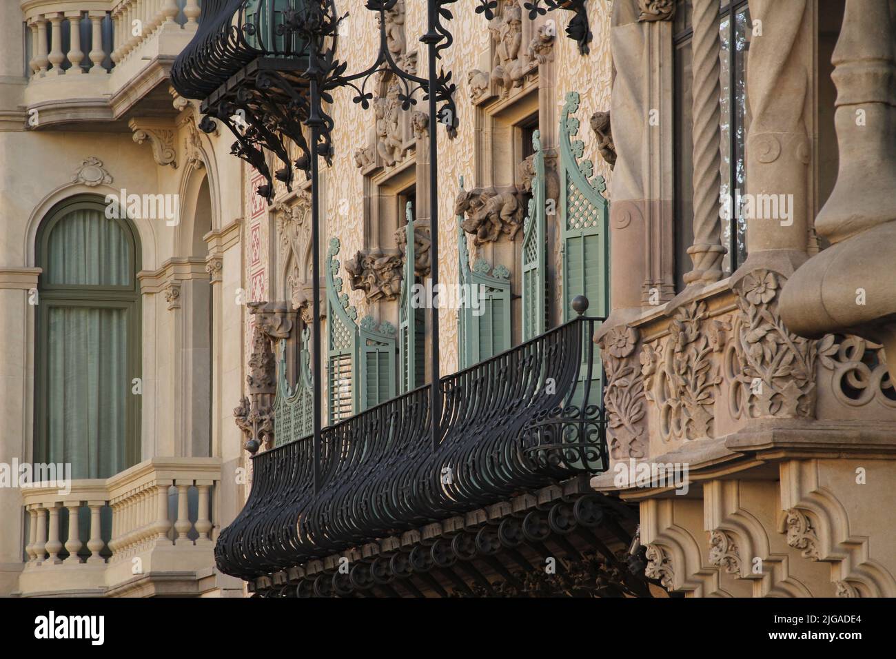 An outdoor view of an old building in London Stock Photo - Alamy