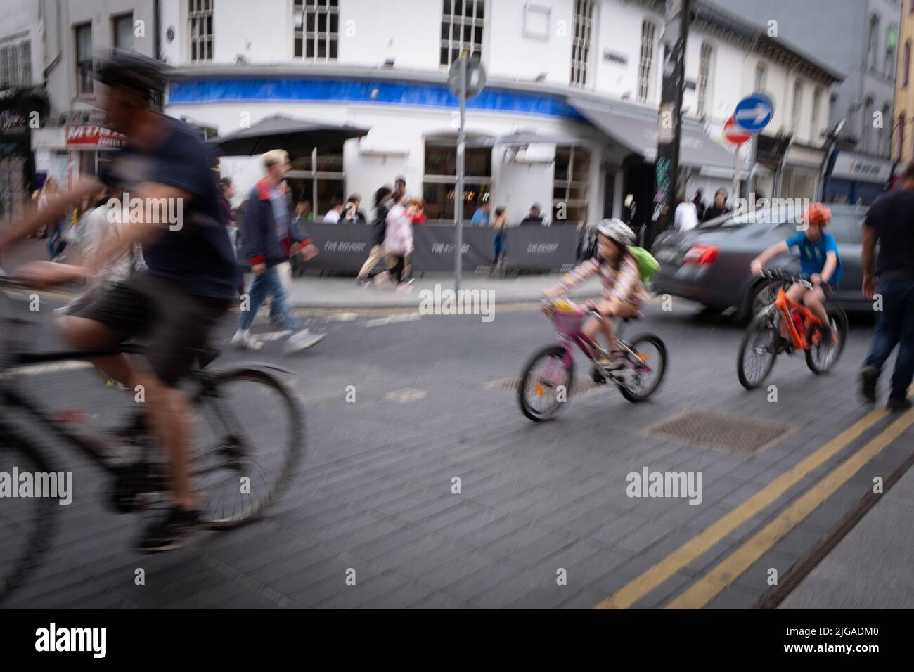 Bicycles moving hi-res stock photography and images - Alamy