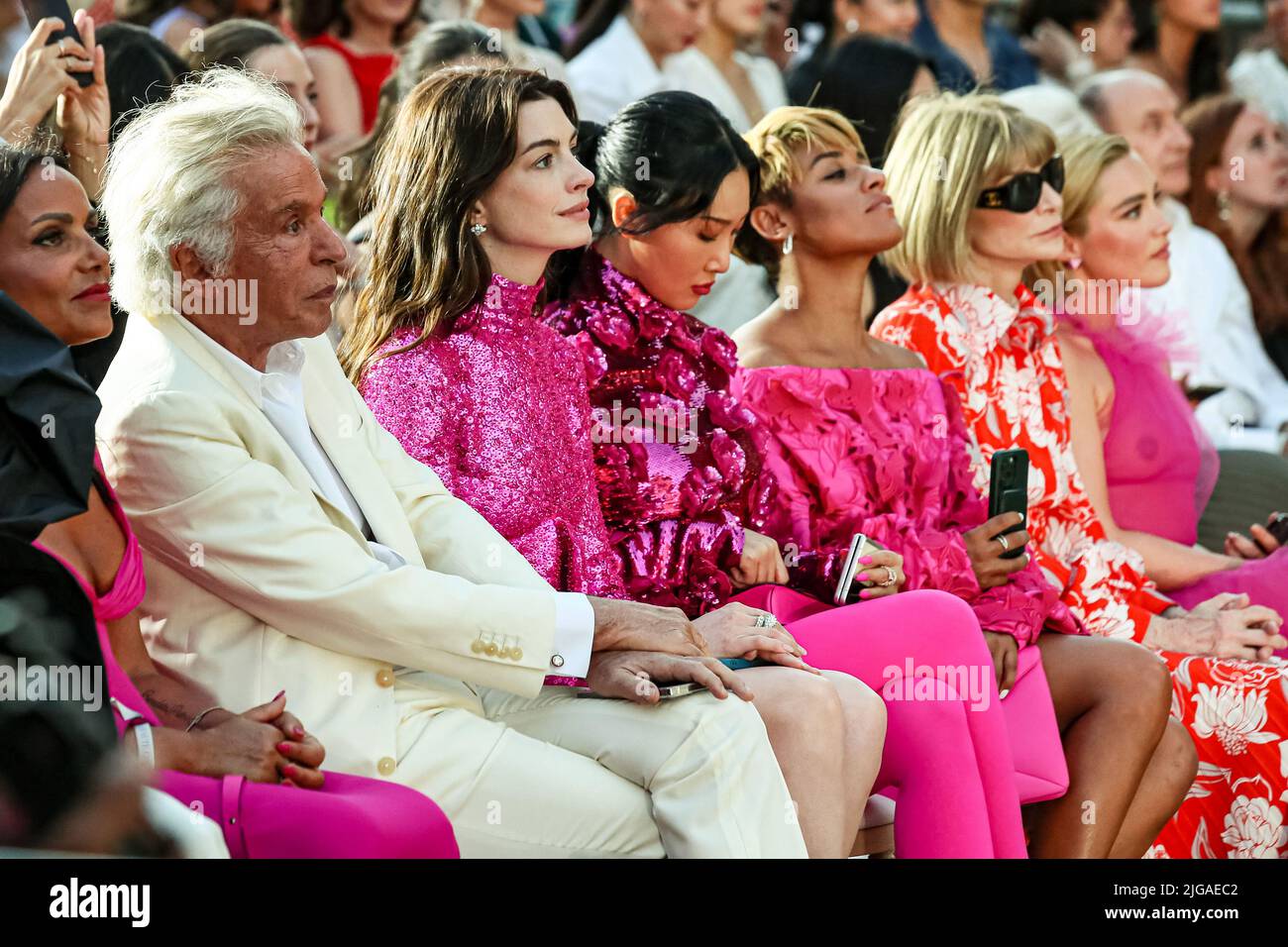 Anne Hathaway, Giancarlo Giammetti, Hwasa, Ariana DeBose, Anna Wintour ...