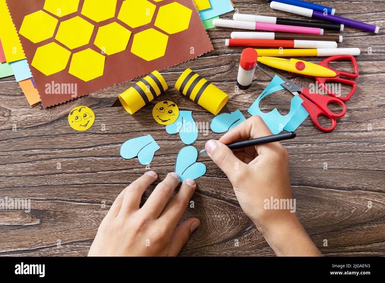 Instructions step 7. Summer card with voluminous bees. Handmade. Childrens creativity project ...